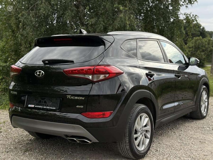 Black Hyundai Tucson 2018 in Siauliai, with an engine capacity of 2.00 L and mileage of 172 thousand km for 14950 €, photo 11 on AUTOMOTO.COM.LV