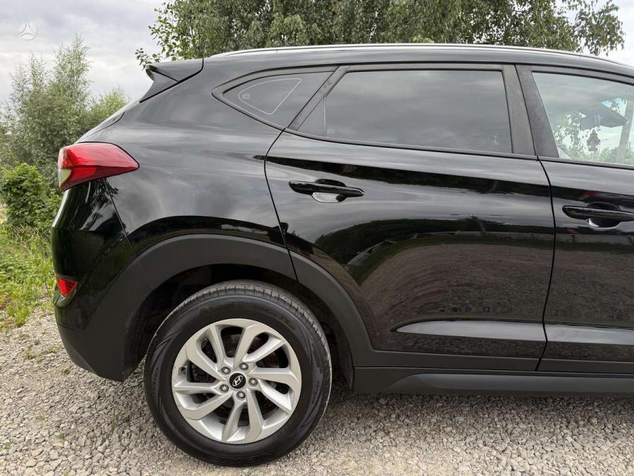 Black Hyundai Tucson 2018 in Siauliai, with an engine capacity of 2.00 L and mileage of 172 thousand km for 14950 €, photo 14 on AUTOMOTO.COM.LV