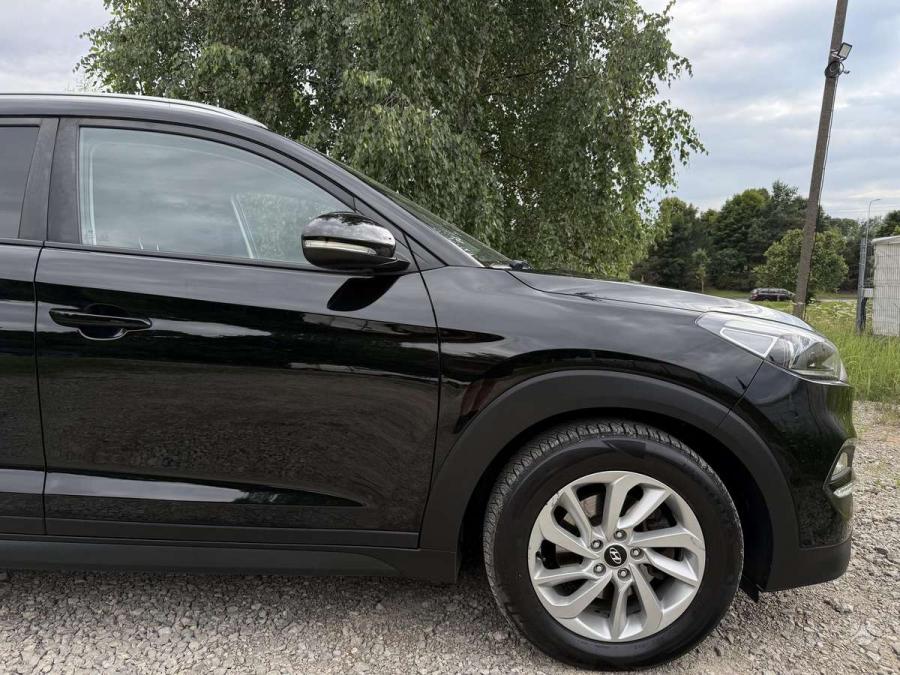 Black Hyundai Tucson 2018 in Siauliai, with an engine capacity of 2.00 L and mileage of 172 thousand km for 14950 €, photo 15 on AUTOMOTO.COM.LV