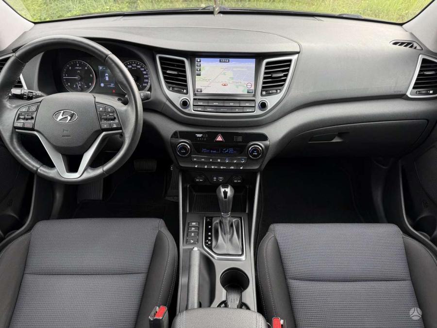Black Hyundai Tucson 2018 in Siauliai, with an engine capacity of 2.00 L and mileage of 172 thousand km for 14950 €, photo 20 on AUTOMOTO.COM.LV