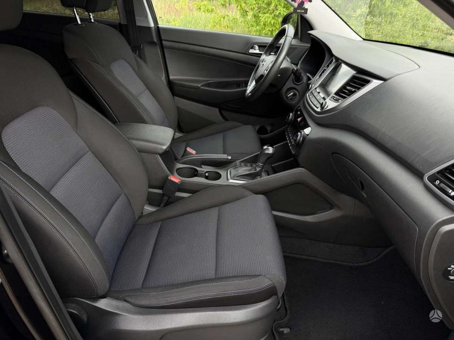 Black Hyundai Tucson 2018 in Siauliai, with an engine capacity of 2.00 L and mileage of 172 thousand km for 14950 €, photo 24 on AUTOMOTO.COM.LV