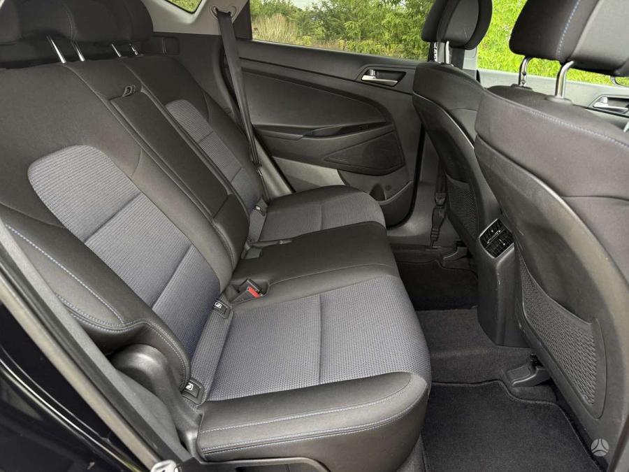 Black Hyundai Tucson 2018 in Siauliai, with an engine capacity of 2.00 L and mileage of 172 thousand km for 14950 €, photo 25 on AUTOMOTO.COM.LV