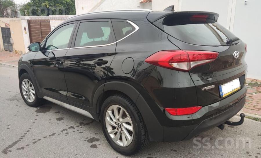 Melns Hyundai Tucson 2018 Daugavpils, ar dzinēja tilpumu 1.60 L un nobraukumu 185 tūkst. km par 13800 €, foto 3 vietnē AUTOMOTO.COM.LV