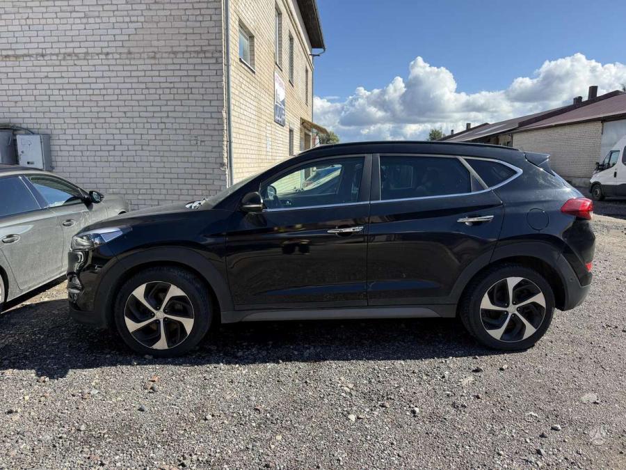 Melns Hyundai Tucson 2018 Tauragė, ar dzinēja tilpumu 2.00 L un nobraukumu 178 tūkst. km par 9200 €, foto 4 vietnē AUTOMOTO.COM.LV