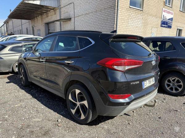 Hyundai Tucson 2018 in Taurage on AUTOMOTO.COM.LV Black Hyundai Tucson 2018 in Taurage, with an engine capacity of 2.00 L and mileage of 178 thousand km for 9200 €, photo 5 on AUTOMOTO.COM.LV