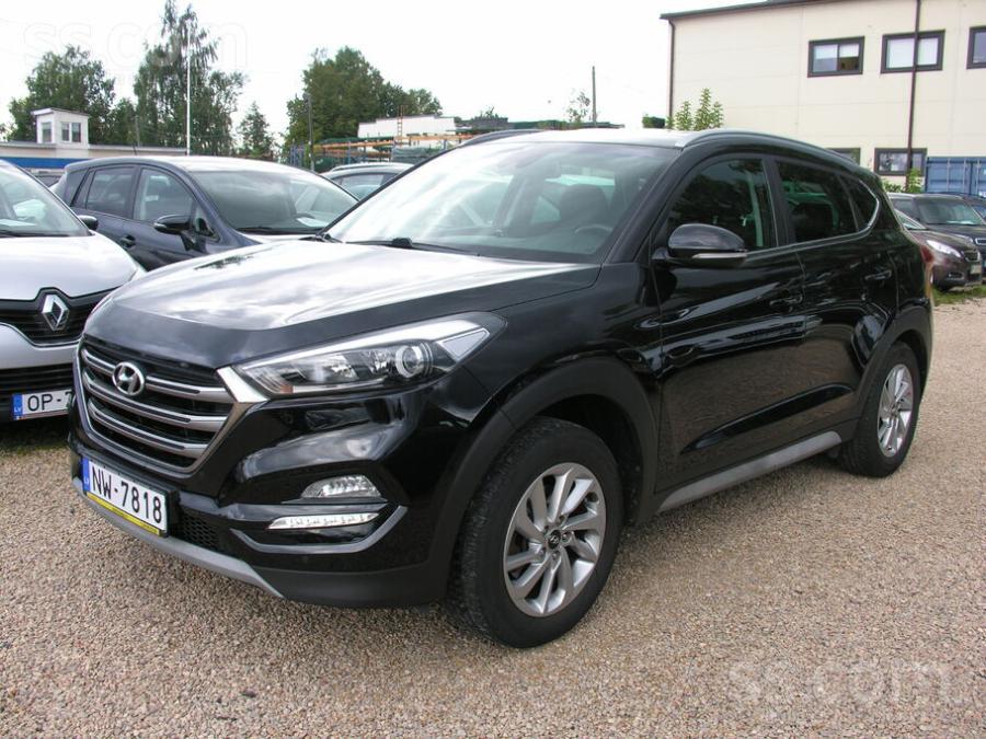 Black Hyundai Tucson 2018 in Riga, with an engine capacity of 1.60 L and mileage of 185 thousand km for 13550 €, photo 1 on AUTOMOTO.COM.LV