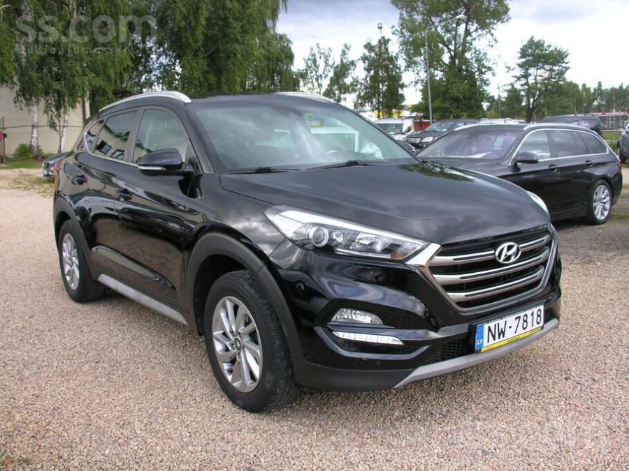 Black Hyundai Tucson 2018 in Riga, with an engine capacity of 1.60 L and mileage of 185 thousand km for 13550 €, photo 3 on AUTOMOTO.COM.LV