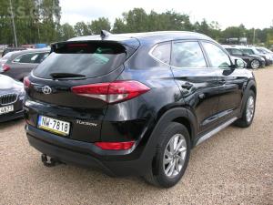 Black Hyundai Tucson 2018 in Riga, with an engine capacity of 1.60 L and mileage of 185 thousand km for 13550 €, photo 4 on AUTOMOTO.COM.LV