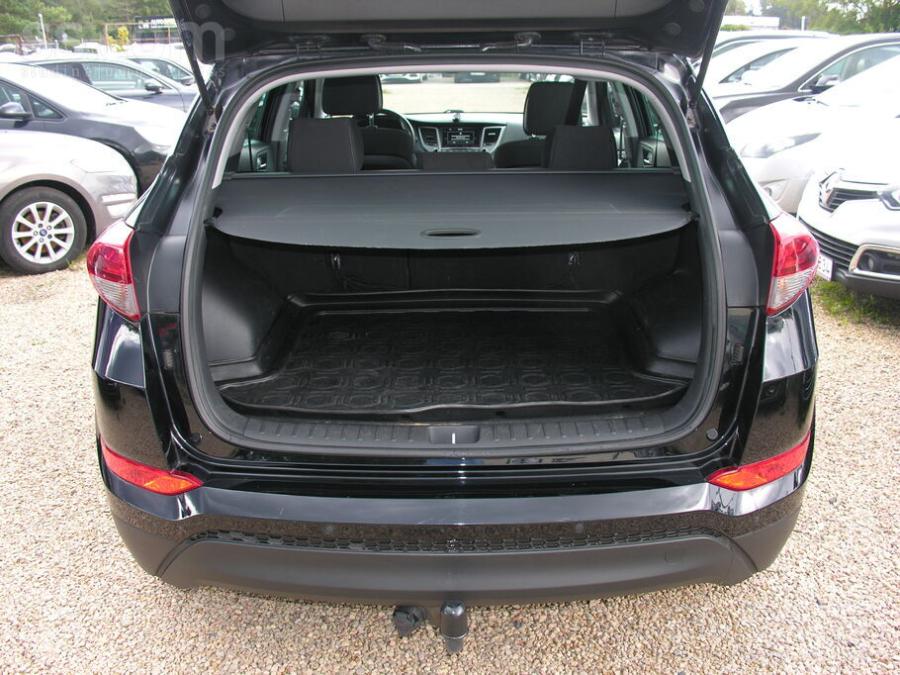 Black Hyundai Tucson 2018 in Riga, with an engine capacity of 1.60 L and mileage of 185 thousand km for 13550 €, photo 6 on AUTOMOTO.COM.LV