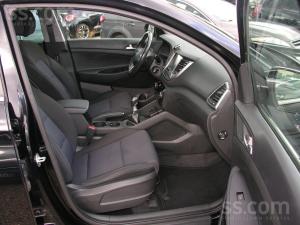 Black Hyundai Tucson 2018 in Riga, with an engine capacity of 1.60 L and mileage of 185 thousand km for 13550 €, photo 7 on AUTOMOTO.COM.LV