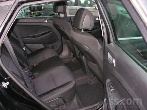 Black Hyundai Tucson 2018 in Riga, with an engine capacity of 1.60 L and mileage of 185 thousand km for 13550 €, photo 8 on AUTOMOTO.COM.LV
