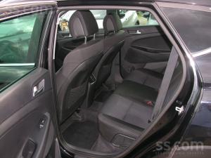 Black Hyundai Tucson 2018 in Riga, with an engine capacity of 1.60 L and mileage of 185 thousand km for 13550 €, photo 9 on AUTOMOTO.COM.LV