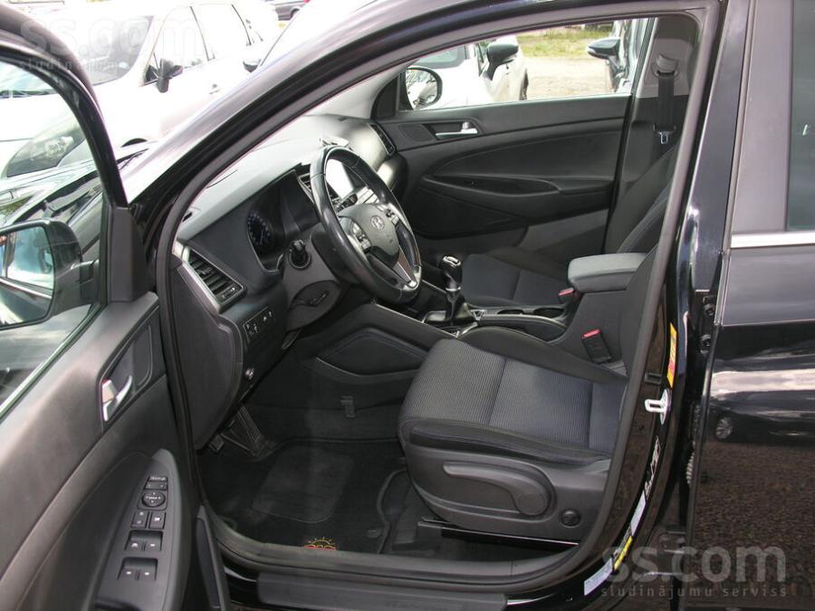 Black Hyundai Tucson 2018 in Riga, with an engine capacity of 1.60 L and mileage of 185 thousand km for 13550 €, photo 10 on AUTOMOTO.COM.LV