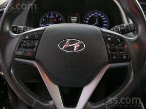 Black Hyundai Tucson 2018 in Riga, with an engine capacity of 1.60 L and mileage of 185 thousand km for 13550 €, photo 12 on AUTOMOTO.COM.LV