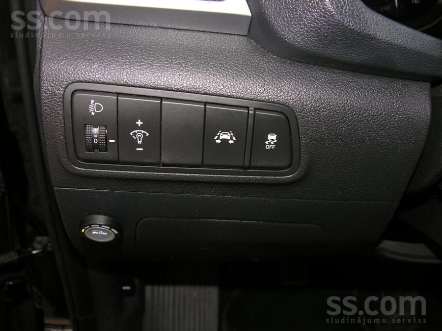 Black Hyundai Tucson 2018 in Riga, with an engine capacity of 1.60 L and mileage of 185 thousand km for 13550 €, photo 13 on AUTOMOTO.COM.LV