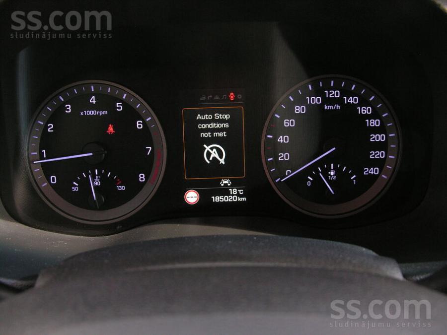 Black Hyundai Tucson 2018 in Riga, with an engine capacity of 1.60 L and mileage of 185 thousand km for 13550 €, photo 14 on AUTOMOTO.COM.LV