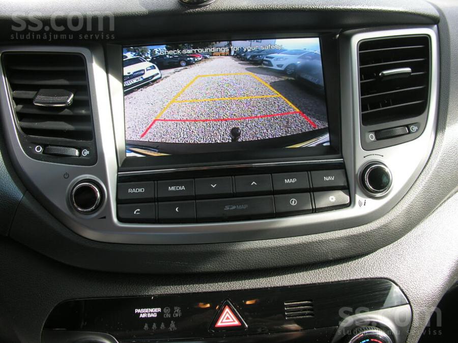 Black Hyundai Tucson 2018 in Riga, with an engine capacity of 1.60 L and mileage of 185 thousand km for 13550 €, photo 15 on AUTOMOTO.COM.LV