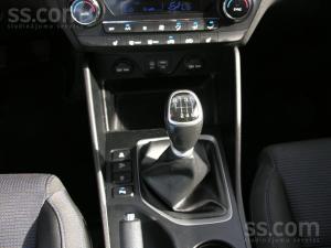 Black Hyundai Tucson 2018 in Riga, with an engine capacity of 1.60 L and mileage of 185 thousand km for 13550 €, photo 16 on AUTOMOTO.COM.LV