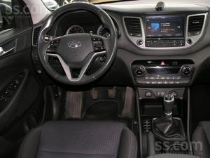 Black Hyundai Tucson 2018 in Riga, with an engine capacity of 1.60 L and mileage of 185 thousand km for 13550 €, photo 19 on AUTOMOTO.COM.LV