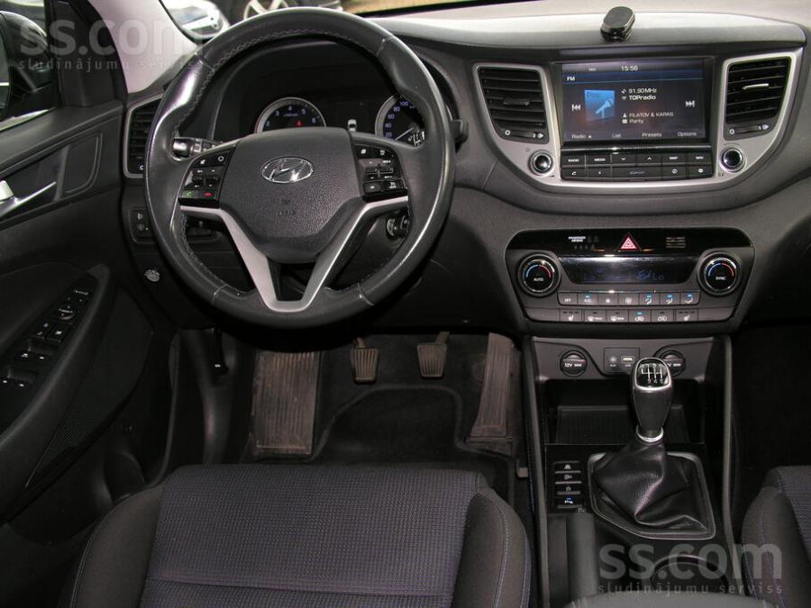 Black Hyundai Tucson 2018 in Riga, with an engine capacity of 1.60 L and mileage of 185 thousand km for 13550 €, photo 19 on AUTOMOTO.COM.LV