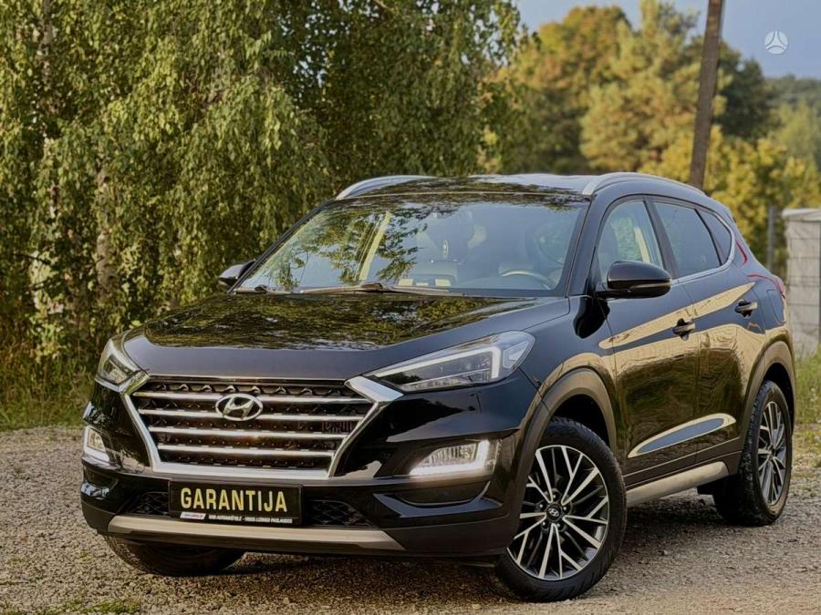 Black Hyundai Tucson 2018 in Siauliai, with an engine capacity of 1.60 L and mileage of 198 thousand km for 15750 €, photo 1 on AUTOMOTO.COM.LV