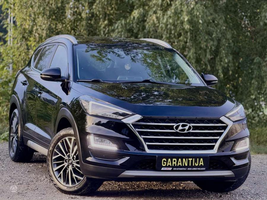 Black Hyundai Tucson 2018 in Siauliai, with an engine capacity of 1.60 L and mileage of 198 thousand km for 15750 €, photo 3 on AUTOMOTO.COM.LV