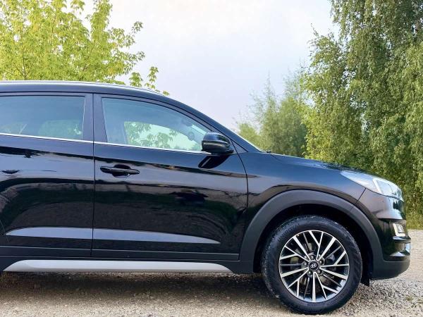 Black Hyundai Tucson 2018 in Siauliai, with an engine capacity of 1.60 L and mileage of 198 thousand km for 15750 €, photo 11 on AUTOMOTO.COM.LV