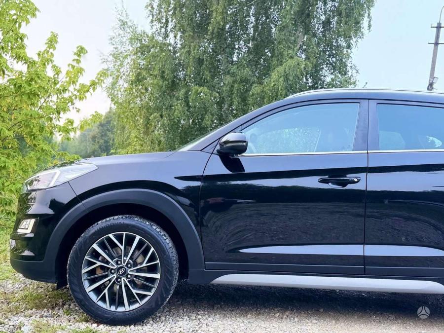 Black Hyundai Tucson 2018 in Siauliai, with an engine capacity of 1.60 L and mileage of 198 thousand km for 15750 €, photo 12 on AUTOMOTO.COM.LV
