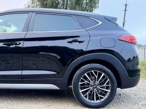 Black Hyundai Tucson 2018 in Siauliai, with an engine capacity of 1.60 L and mileage of 198 thousand km for 15750 €, photo 13 on AUTOMOTO.COM.LV