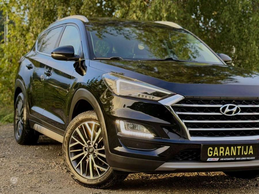 Black Hyundai Tucson 2018 in Siauliai, with an engine capacity of 1.60 L and mileage of 198 thousand km for 15750 €, photo 16 on AUTOMOTO.COM.LV
