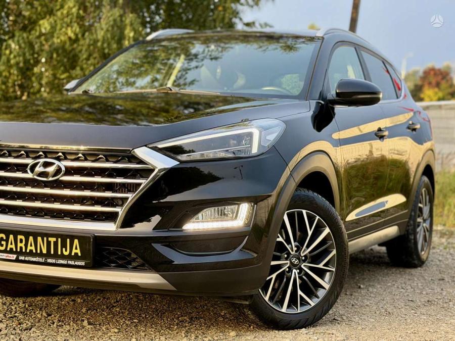Black Hyundai Tucson 2018 in Siauliai, with an engine capacity of 1.60 L and mileage of 198 thousand km for 15750 €, photo 17 on AUTOMOTO.COM.LV