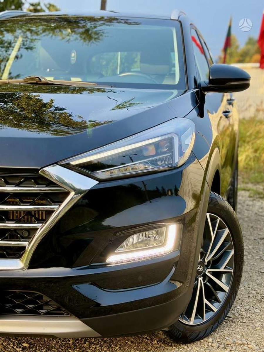 Black Hyundai Tucson 2018 in Siauliai, with an engine capacity of 1.60 L and mileage of 198 thousand km for 15750 €, photo 19 on AUTOMOTO.COM.LV