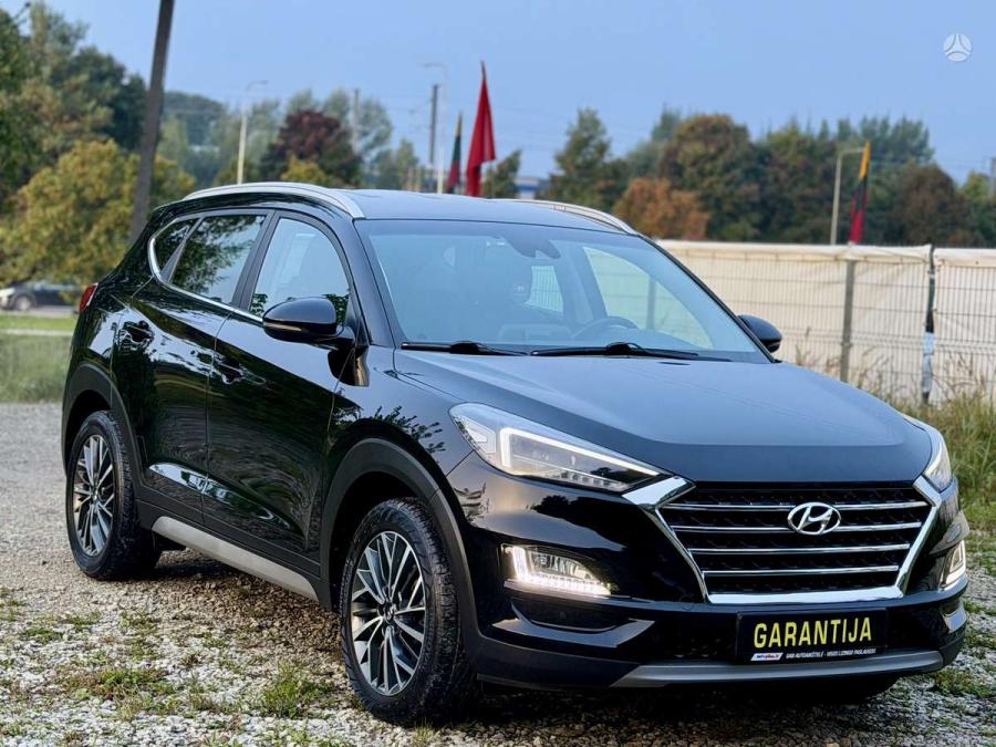 Black Hyundai Tucson 2018 in Siauliai, with an engine capacity of 1.60 L and mileage of 198 thousand km for 15750 €, photo 23 on AUTOMOTO.COM.LV