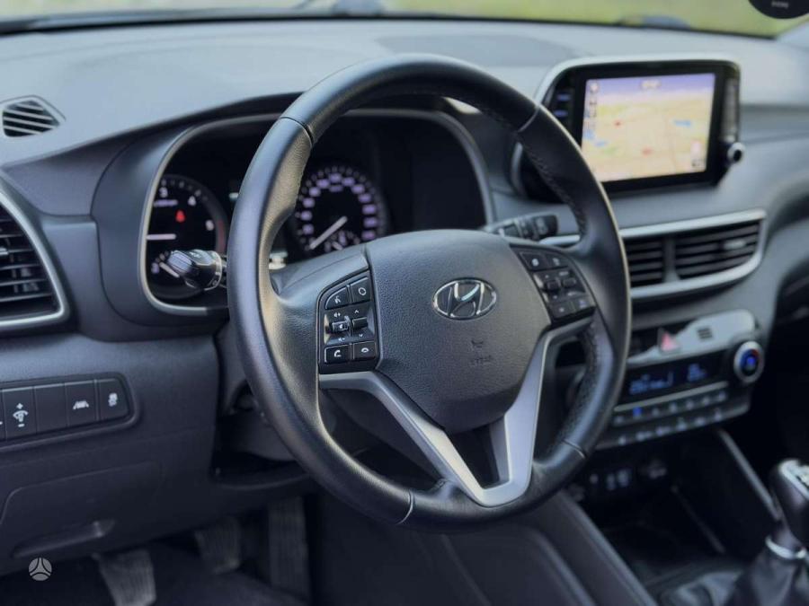 Black Hyundai Tucson 2018 in Siauliai, with an engine capacity of 1.60 L and mileage of 198 thousand km for 15750 €, photo 27 on AUTOMOTO.COM.LV