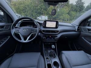 Black Hyundai Tucson 2018 in Siauliai, with an engine capacity of 1.60 L and mileage of 198 thousand km for 15750 €, photo 28 on AUTOMOTO.COM.LV