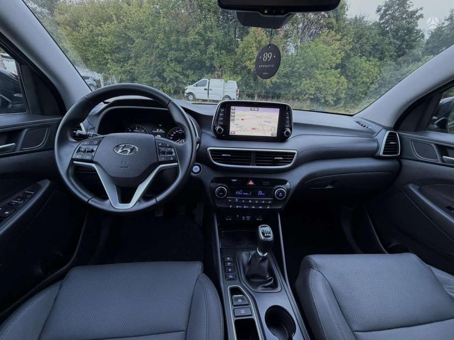 Black Hyundai Tucson 2018 in Siauliai, with an engine capacity of 1.60 L and mileage of 198 thousand km for 15750 €, photo 28 on AUTOMOTO.COM.LV