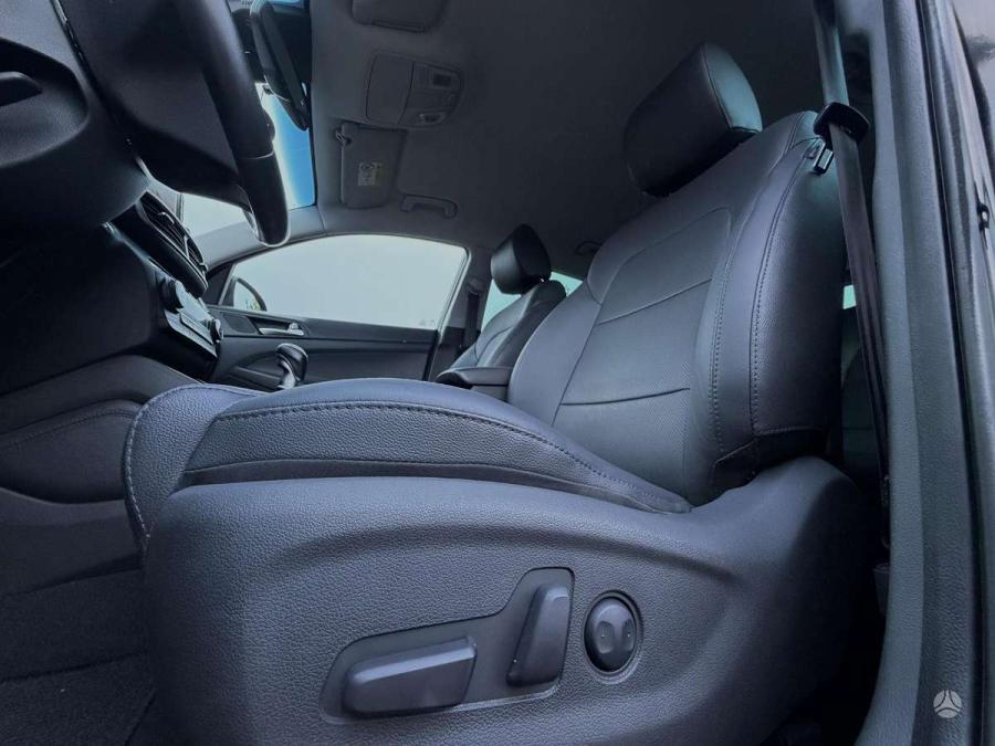 Black Hyundai Tucson 2018 in Siauliai, with an engine capacity of 1.60 L and mileage of 198 thousand km for 15750 €, photo 30 on AUTOMOTO.COM.LV
