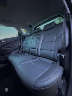 Black Hyundai Tucson 2018 in Siauliai, with an engine capacity of 1.60 L and mileage of 198 thousand km for 15750 €, photo 36 on AUTOMOTO.COM.LV