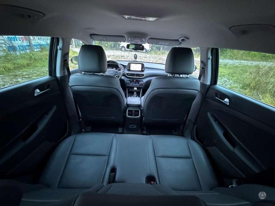 Black Hyundai Tucson 2018 in Siauliai, with an engine capacity of 1.60 L and mileage of 198 thousand km for 15750 €, photo 38 on AUTOMOTO.COM.LV