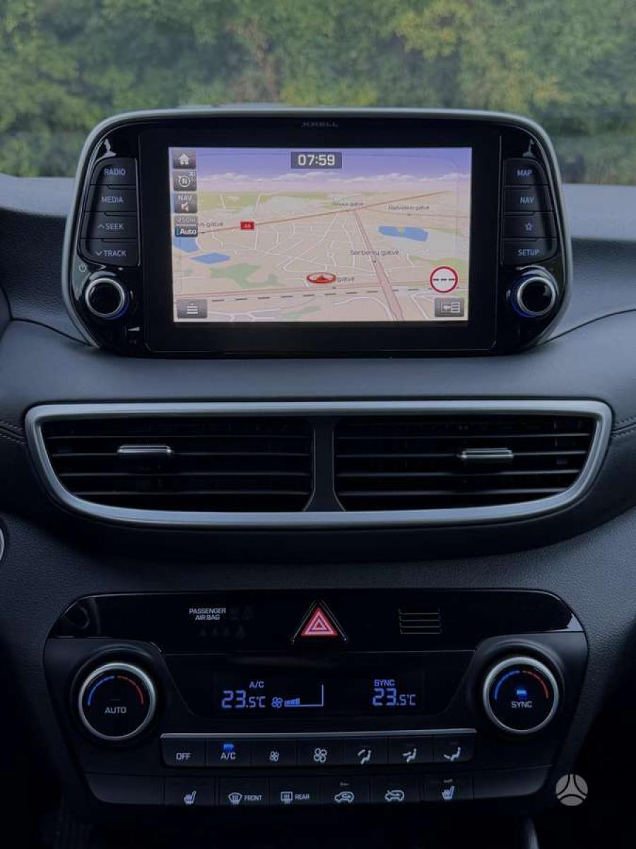 Black Hyundai Tucson 2018 in Siauliai, with an engine capacity of 1.60 L and mileage of 198 thousand km for 15750 €, photo 41 on AUTOMOTO.COM.LV