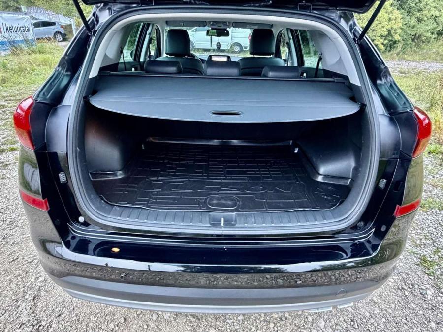 Black Hyundai Tucson 2018 in Siauliai, with an engine capacity of 1.60 L and mileage of 198 thousand km for 15750 €, photo 47 on AUTOMOTO.COM.LV