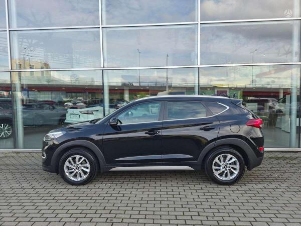 Hyundai Tucson 2018 Viļņa vietnē Melns Hyundai Tucson 2018 Viļņa, ar dzinēja tilpumu 1.59 L un nobraukumu 100 tūkst. km par 14900 €, foto 3 vietnē AUTOMOTO.COM.LV