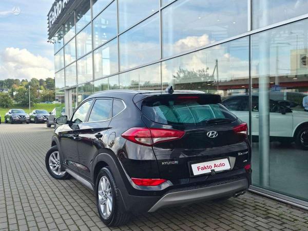 Hyundai Tucson 2018 Viļņa vietnē Melns Hyundai Tucson 2018 Viļņa, ar dzinēja tilpumu 1.59 L un nobraukumu 100 tūkst. km par 14900 €, foto 4 vietnē AUTOMOTO.COM.LV