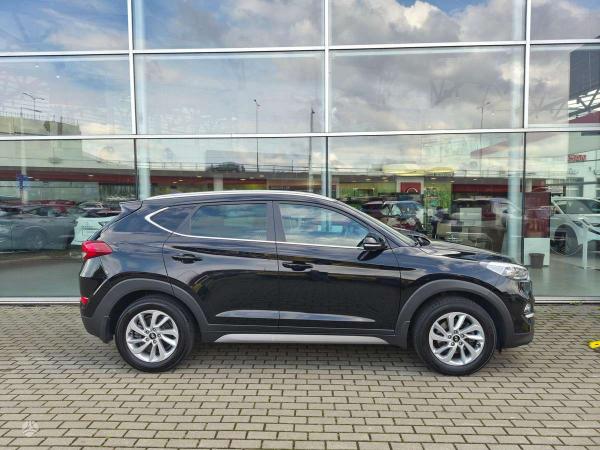 Hyundai Tucson 2018 Viļņa vietnē Melns Hyundai Tucson 2018 Viļņa, ar dzinēja tilpumu 1.59 L un nobraukumu 100 tūkst. km par 14900 €, foto 6 vietnē AUTOMOTO.COM.LV