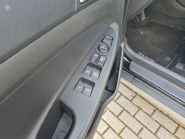 Hyundai Tucson 2018 Viļņa vietnē Melns Hyundai Tucson 2018 Viļņa, ar dzinēja tilpumu 1.59 L un nobraukumu 100 tūkst. km par 14900 €, foto 10 vietnē AUTOMOTO.COM.LV