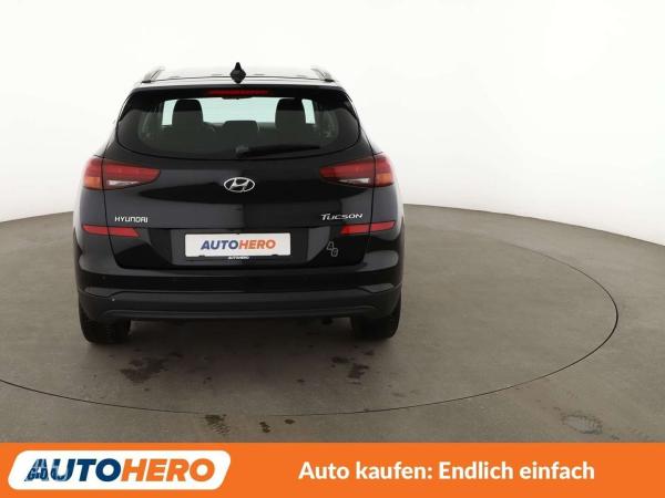 Black Hyundai Tucson 2019 in Kaunas, with an engine capacity of 1.60 L and mileage of 24 thousand km for 21978 €, photo 5 on AUTOMOTO.COM.LV