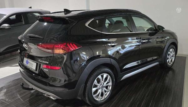 Black Hyundai Tucson 2019 in Siauliai, with an engine capacity of 1.59 L and mileage of 101 thousand km for 16900 €, photo 4 on AUTOMOTO.COM.LV