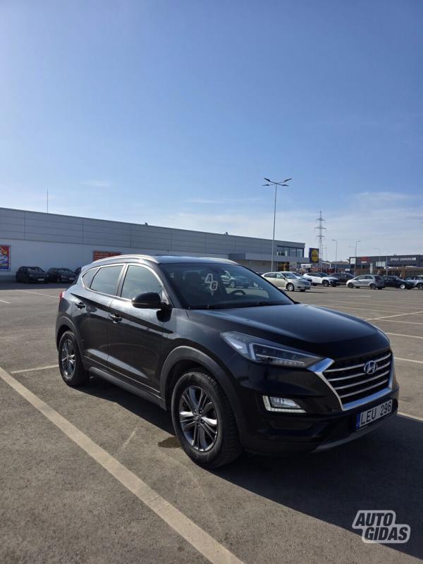 Black Hyundai Tucson 2019 in Kaunas, with an engine capacity of 1.60 L and mileage of 215 thousand km for 14100 €, photo 3 on AUTOMOTO.COM.LV