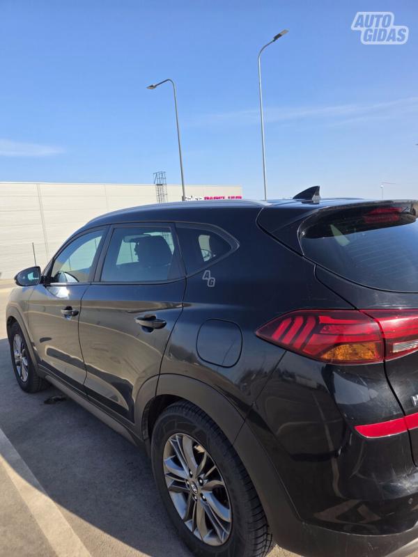 Black Hyundai Tucson 2019 in Kaunas, with an engine capacity of 1.60 L and mileage of 215 thousand km for 14100 €, photo 10 on AUTOMOTO.COM.LV