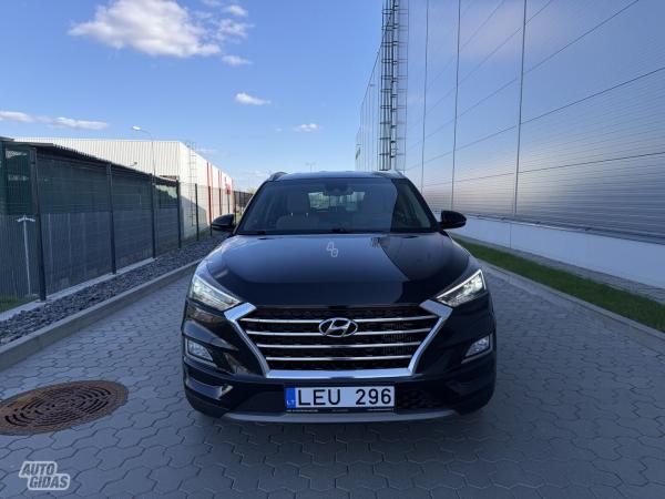 Black Hyundai Tucson 2019 in Kaunas, with an engine capacity of 1.60 L and mileage of 217 thousand km for 13500 €, photo 2 on AUTOMOTO.COM.LV